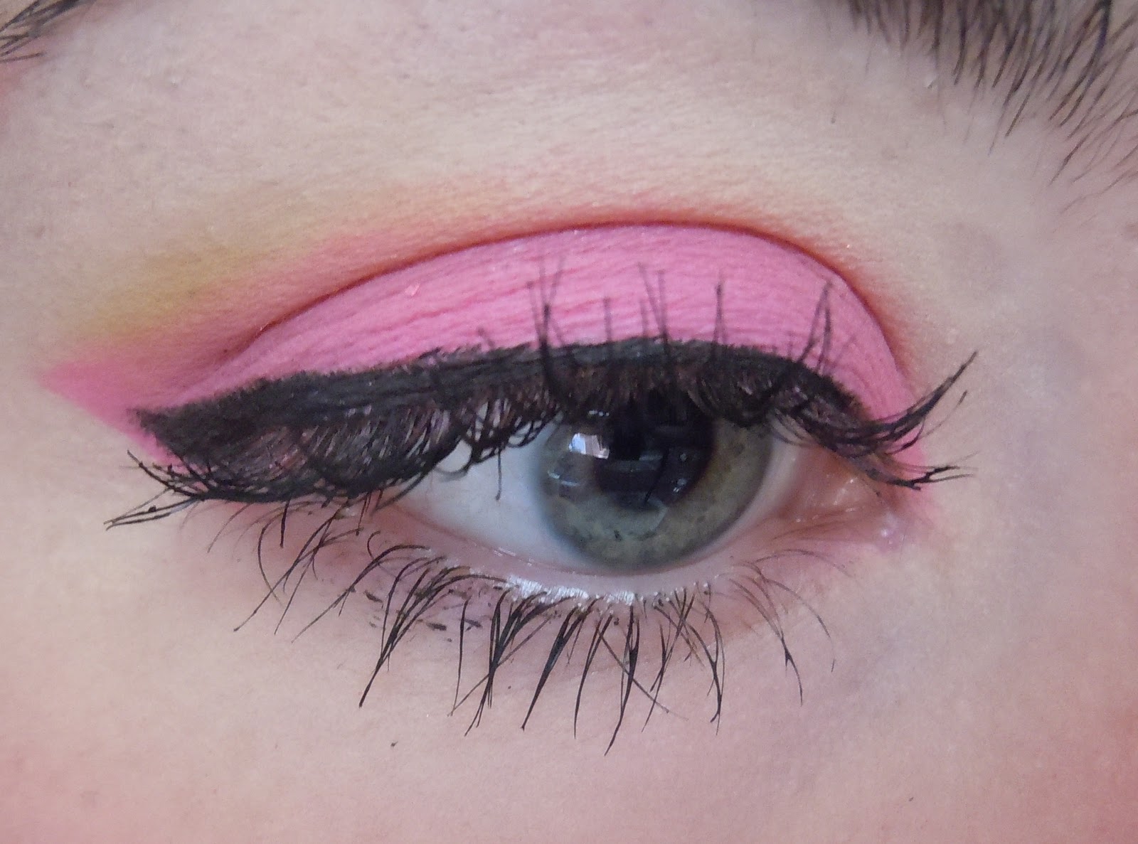 feather: Bright Pink Eyeshadow Look