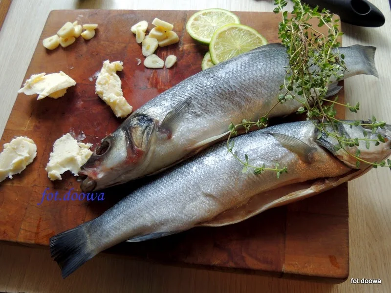 Labraks - okoń morski z tymiankiem i limonką - Moje Małe Czarowanie ...