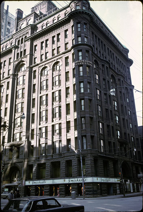 past pieces of toronto: the temple building