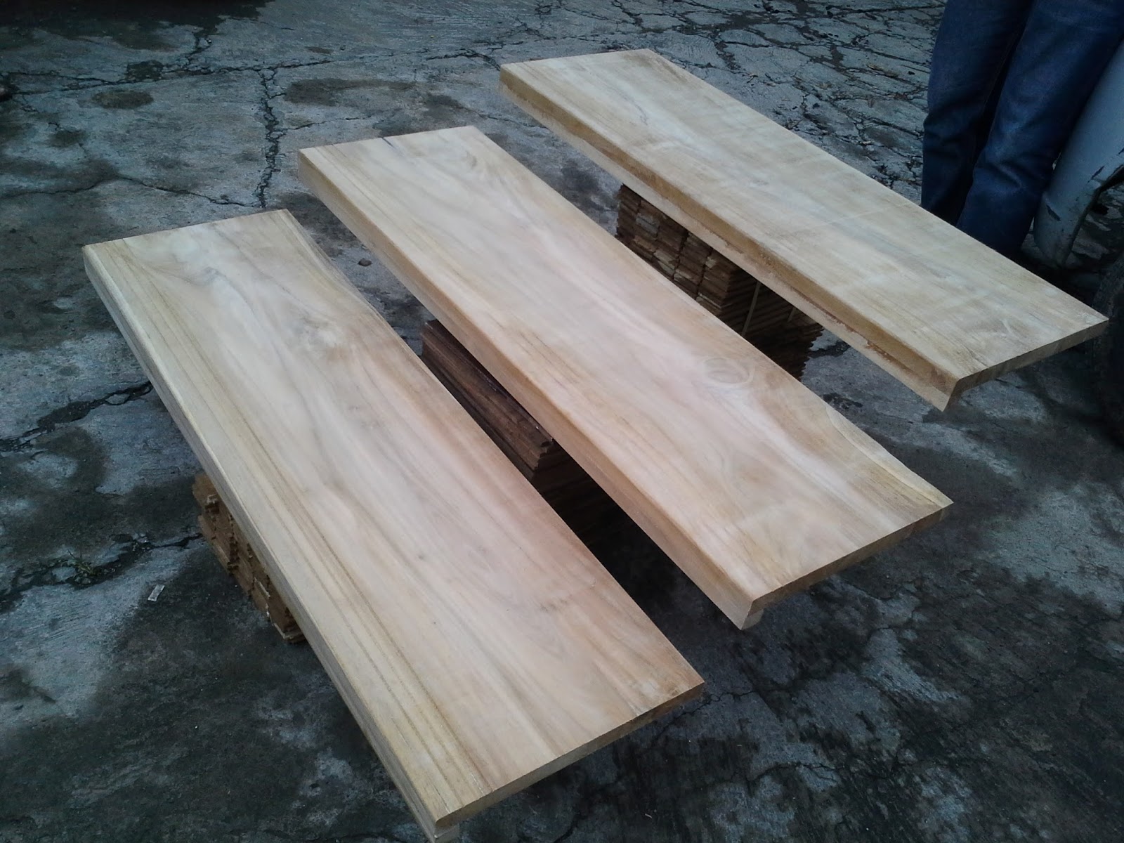 Lantai Kayu Solid, Laminate dan Vinyl | Desain Rumah