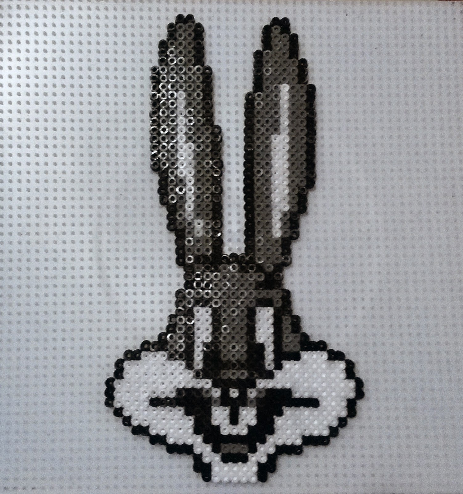 El Jardín Escarlata: Bugs Bunny hecho con Hama Beads