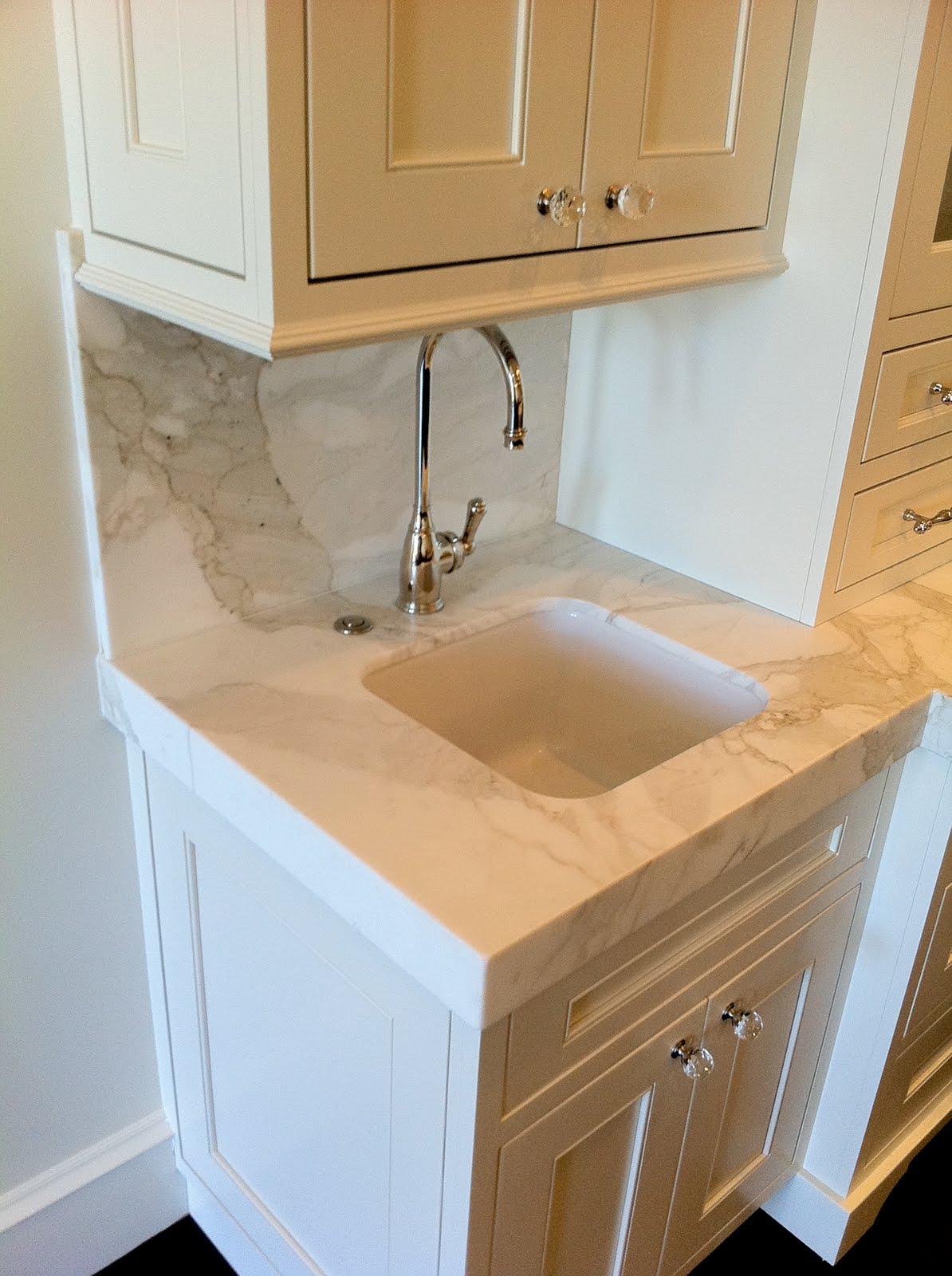 The Granite Gurus: Honed Calacatta Gold Kitchen