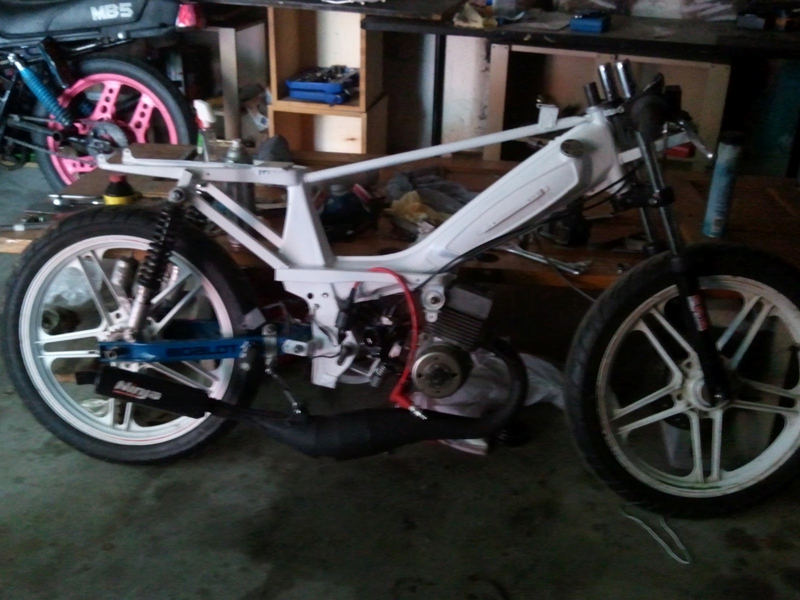 MBK Gr1 Class Build - Winter to Summer — Moped Army