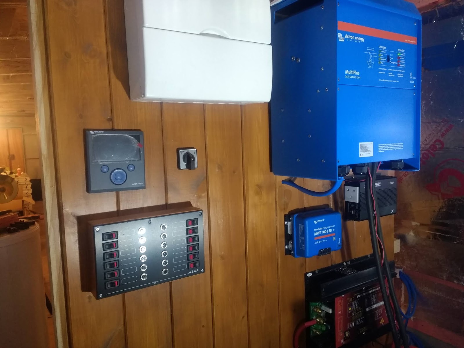 Narrowboat Calbourne: Engine room bulkhead and electrics