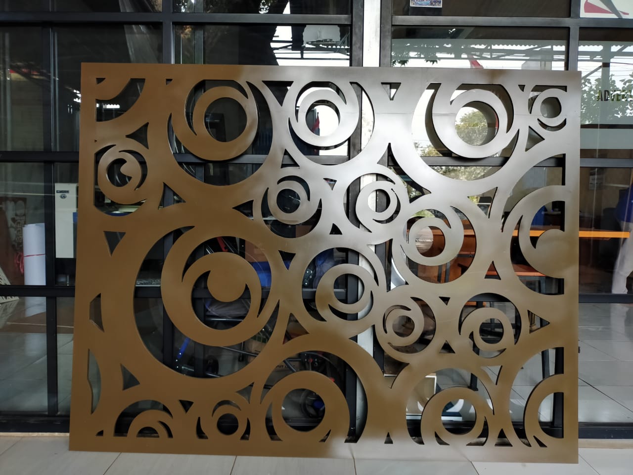 Partisi Penyekat Ruangan Motif Ukir - ION REKLAME MALANG