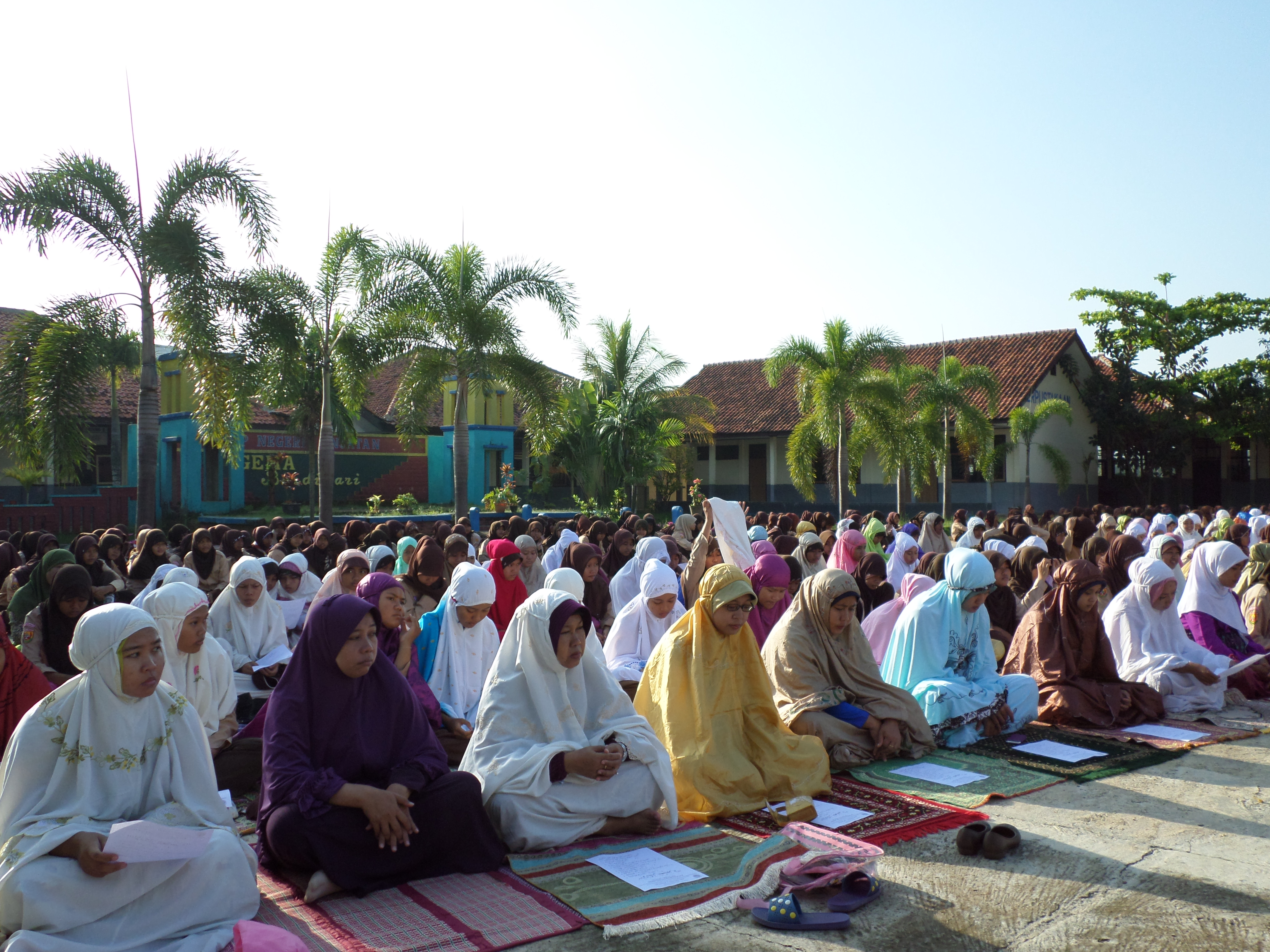 SMP NEGERI 1 ANJATAN : Kegiatan Keagamaan