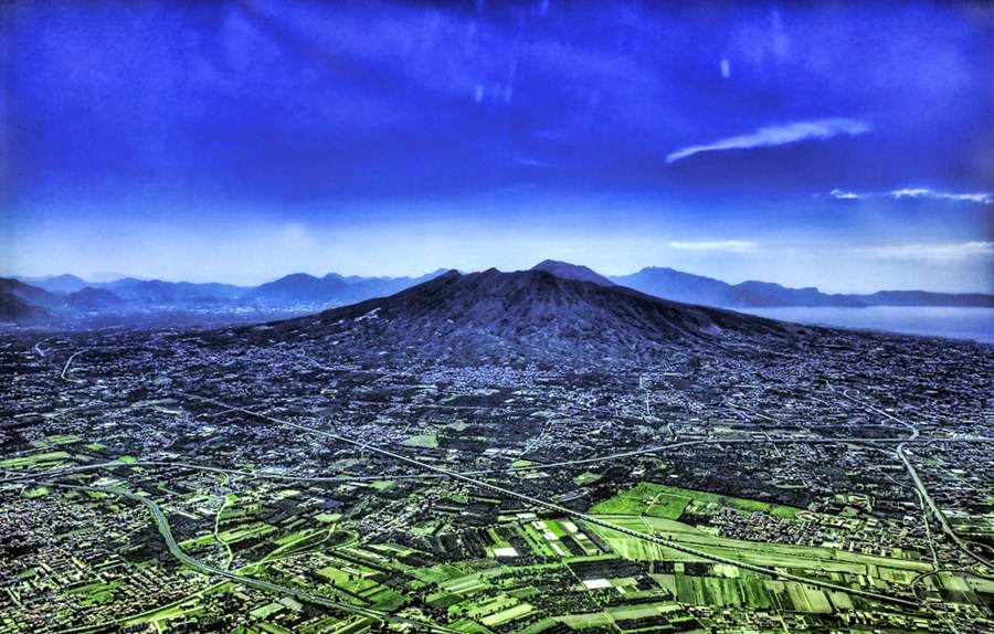 The Mount Vesuvius: One of the most active volcano with ancient ...