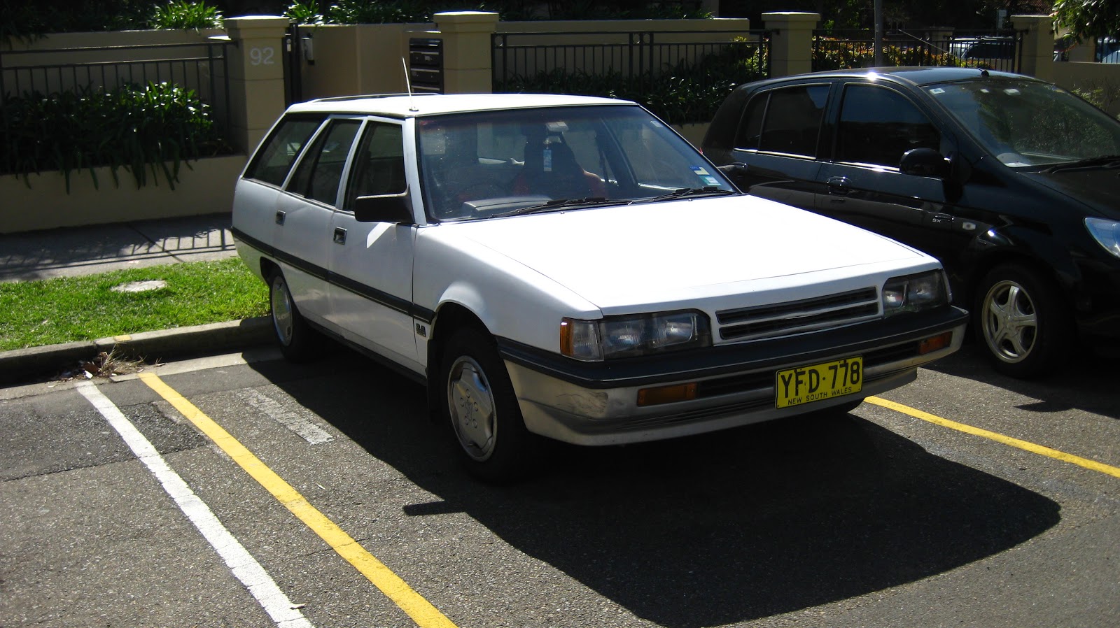Aussie Old Parked Cars: 1991 Mitsubishi TP Magna GLX 2.6 Wagon