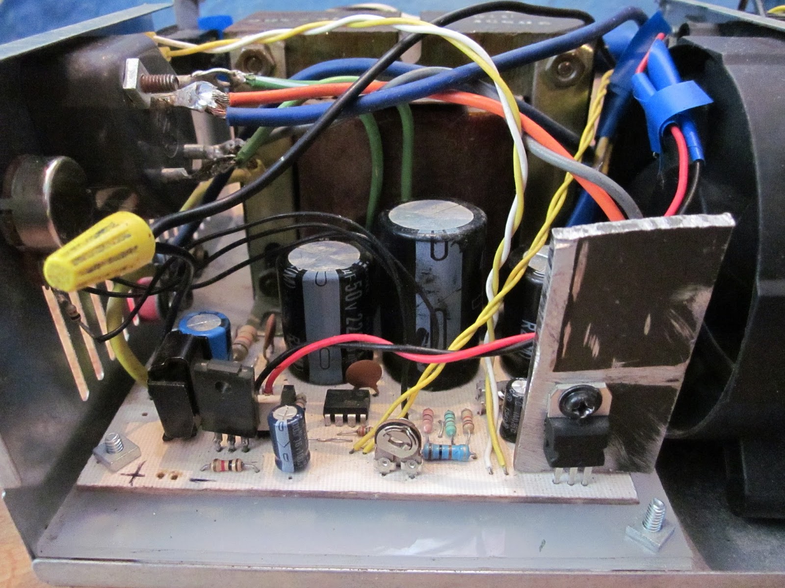 Proyectos de electrónica caseros: Mis fuentes de poder: lineales ...