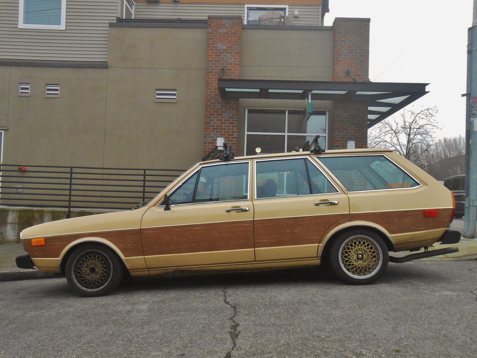 Seattle's Parked Cars: 1976 VW Dasher Wagon
