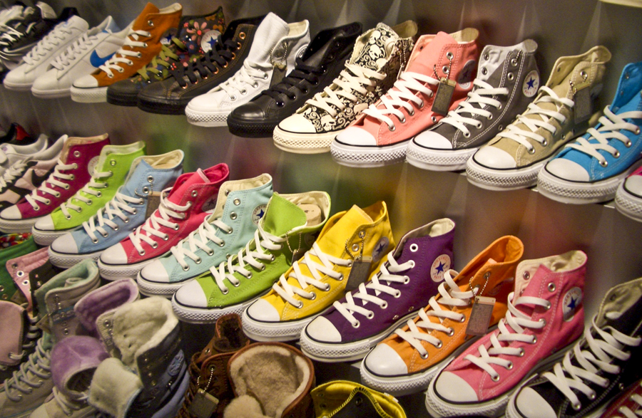 SIMACatalunya: Diuen que les sabates són nostres peus.el moble dels ...