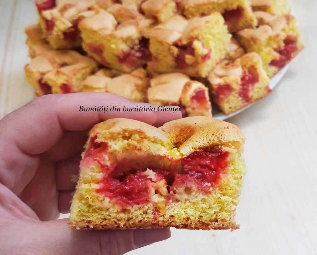 Pandispan pufos cu capsuni - Bunătăți din bucătăria Gicuței