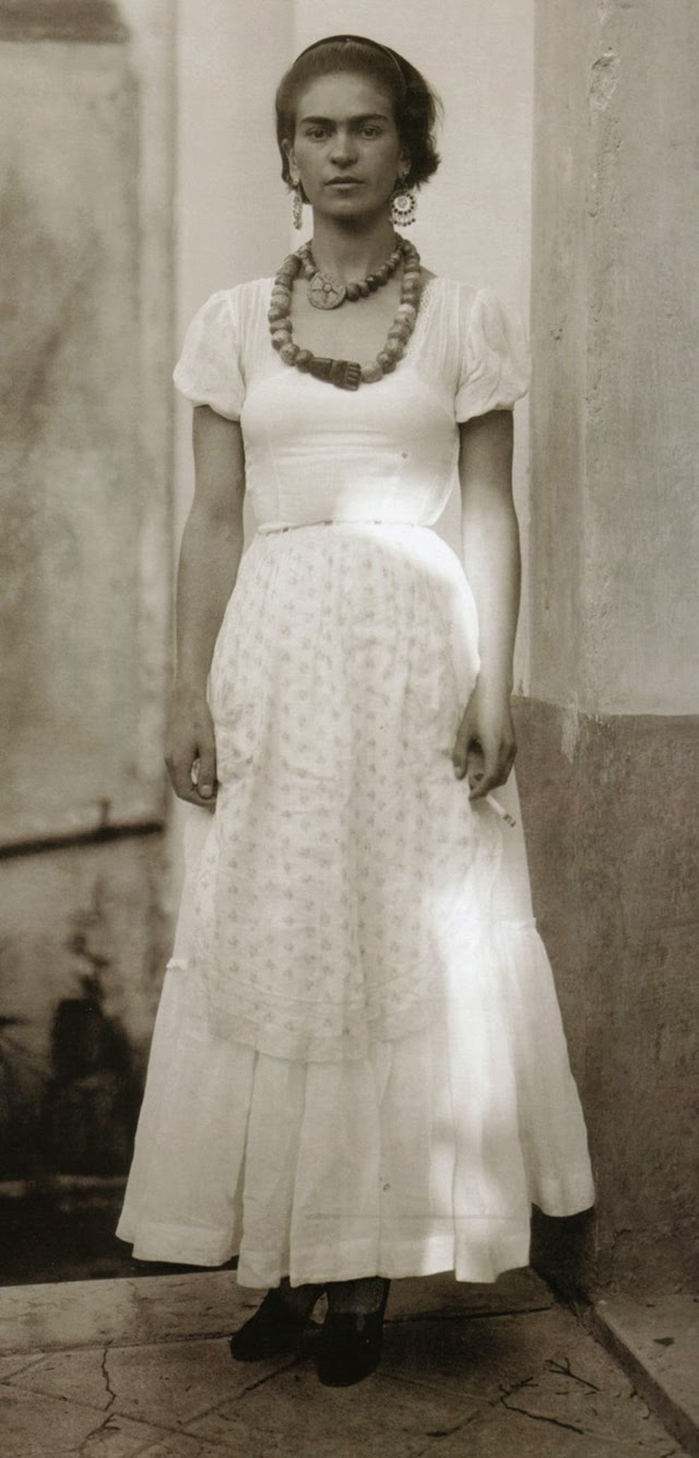 21 Rare Photos of a Young Frida Kahlo in the 1920s ~ Vintage Everyday