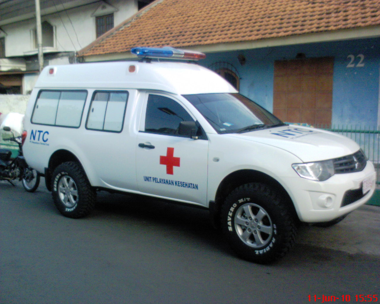 MOBIL AMBULANCE: MOBIL AMBULANCE 4X4 READY STOCK