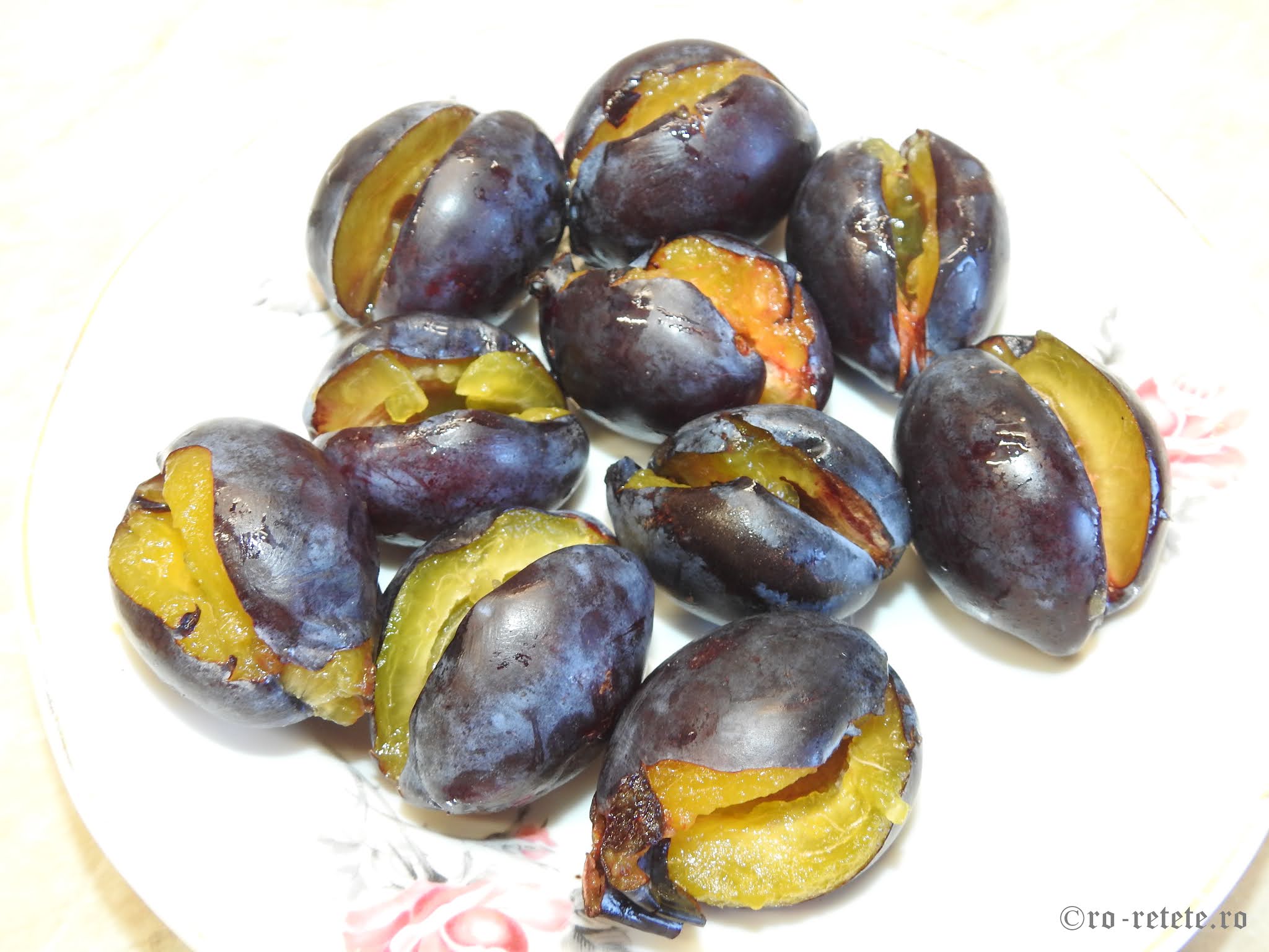 Galuste cu prune de post reteta | RO-Retete.ro