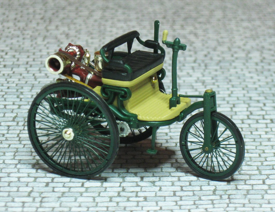 collection 43: le petrole: "les premieres voitures"/Petrol: "the first cars