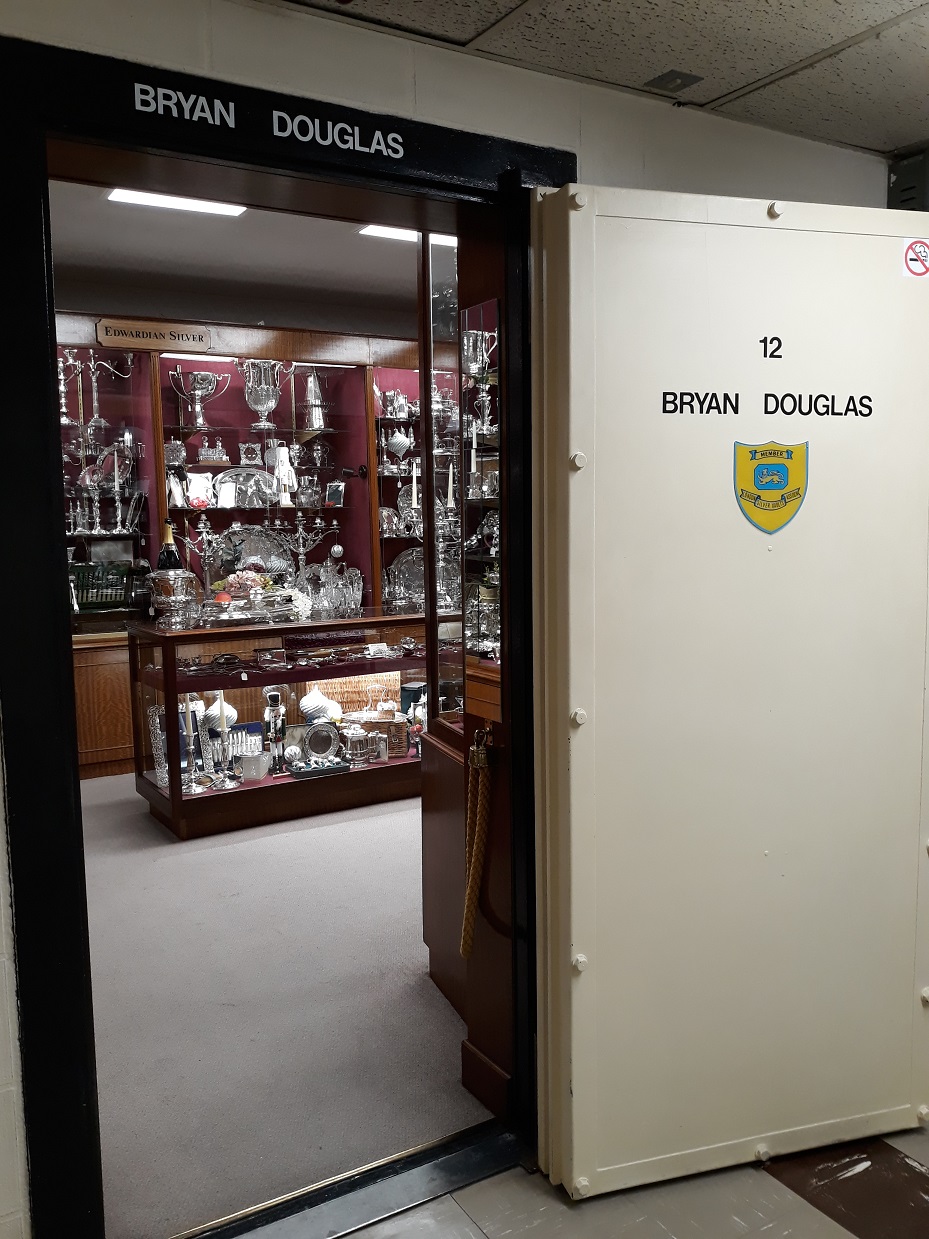 cavingliz- non SE Asian caves: Underground London - London silver vaults