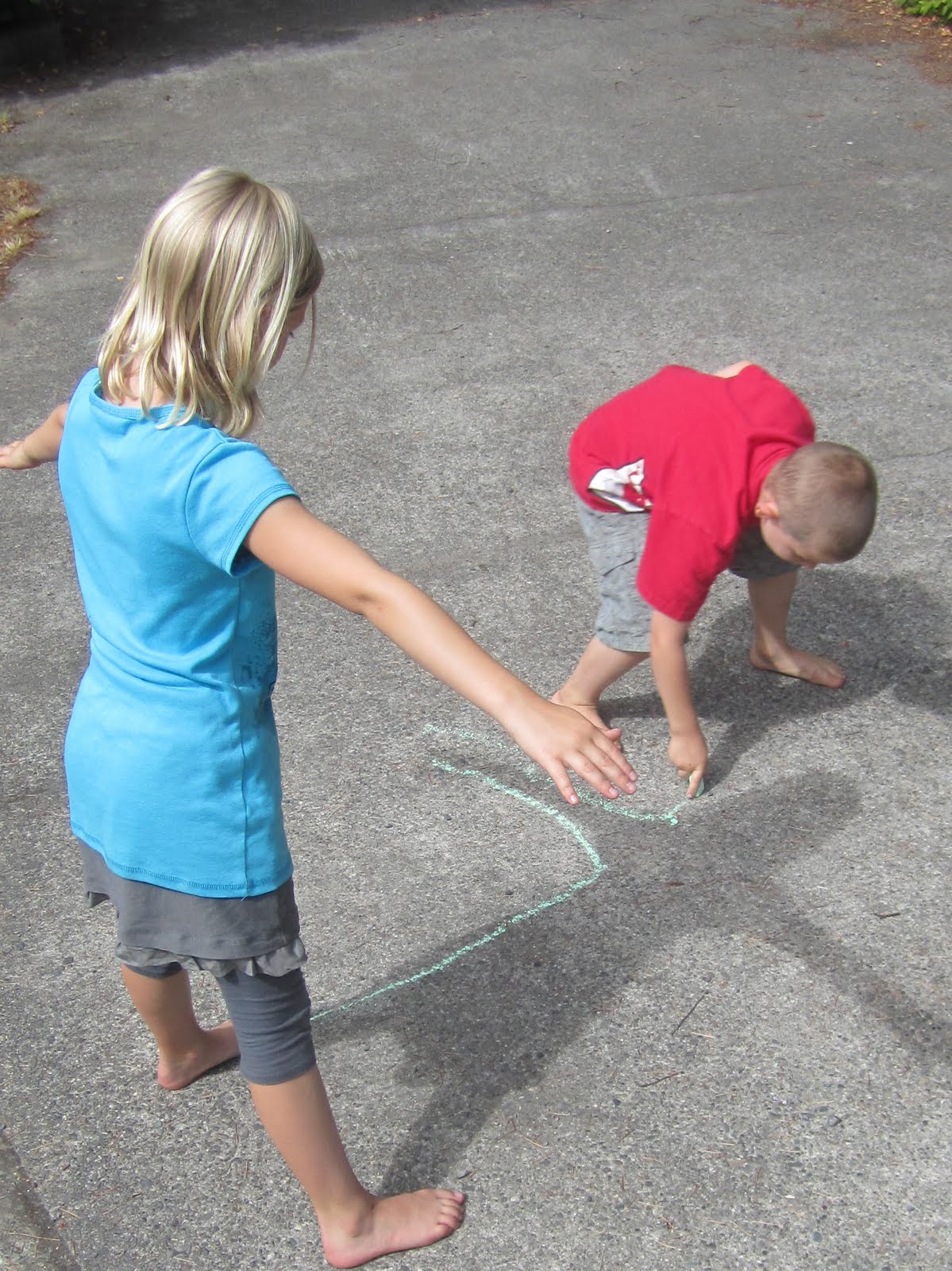 Mess-Cipes: Inspiration for Early Childhood: Shadow Dance Painting