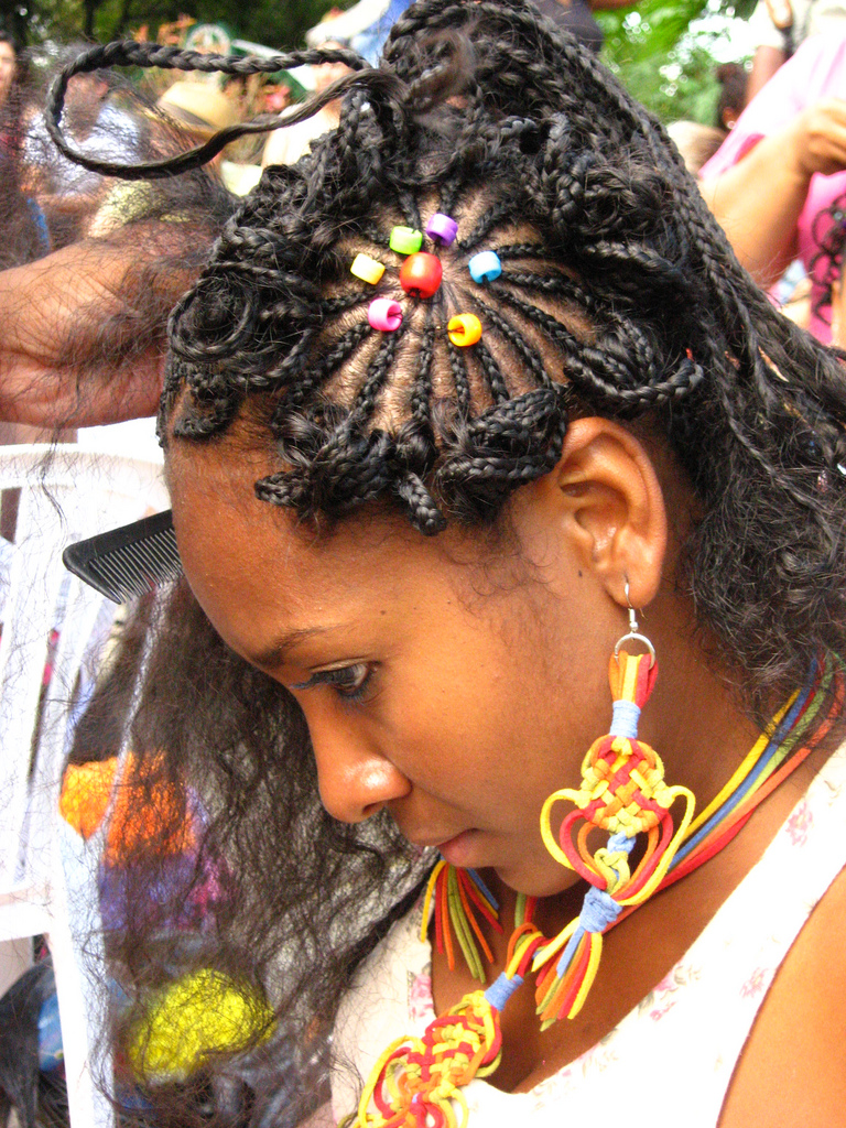 VIDEO: Colombian Hair Braiding: Messages Of Freedom In Hairstyles | Neo ...