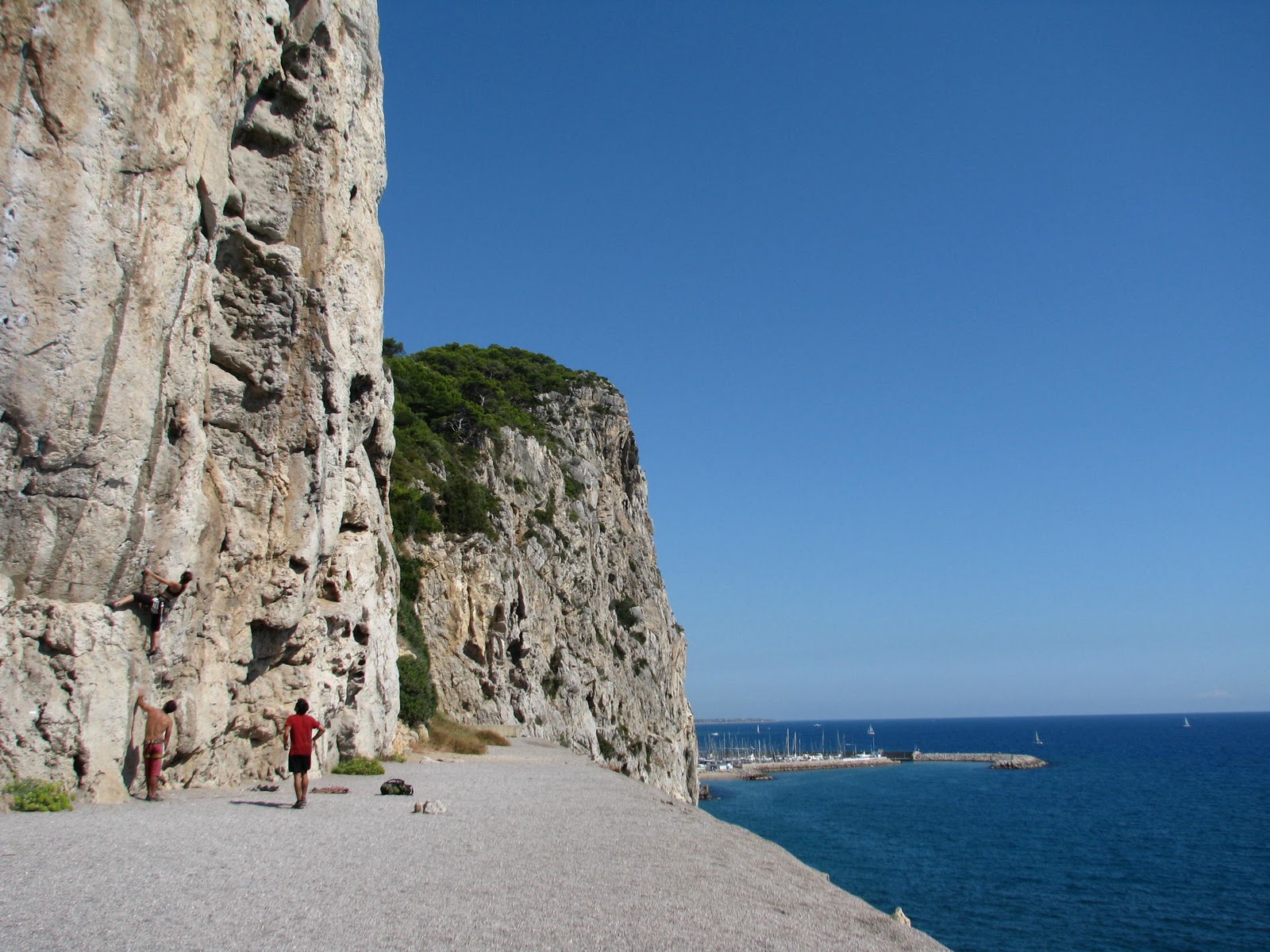 Cavorting in Catalunya: Climbing in Garraf
