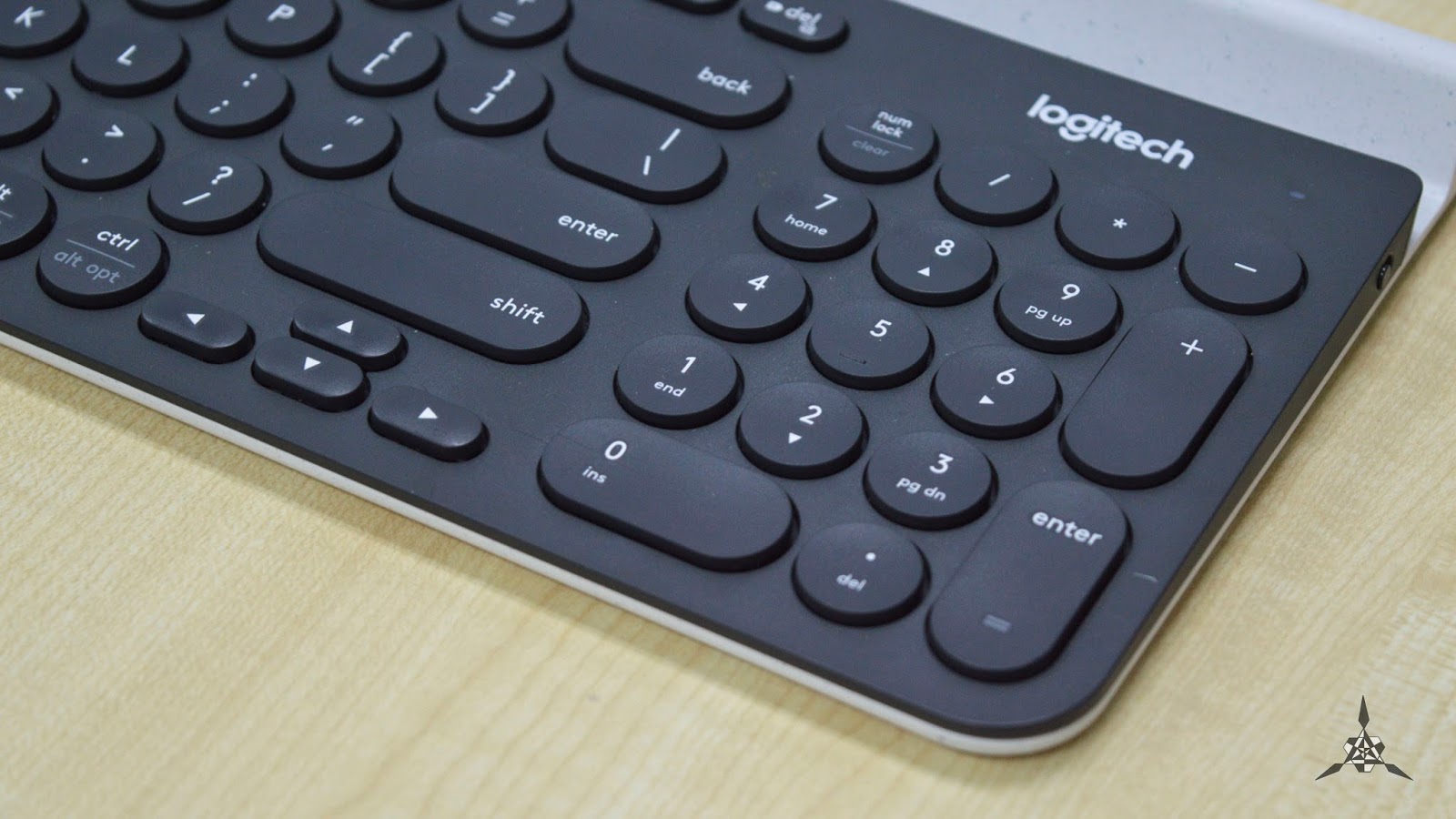 Logitech K780 Multi Device: Unboxing and First Impression | TAV