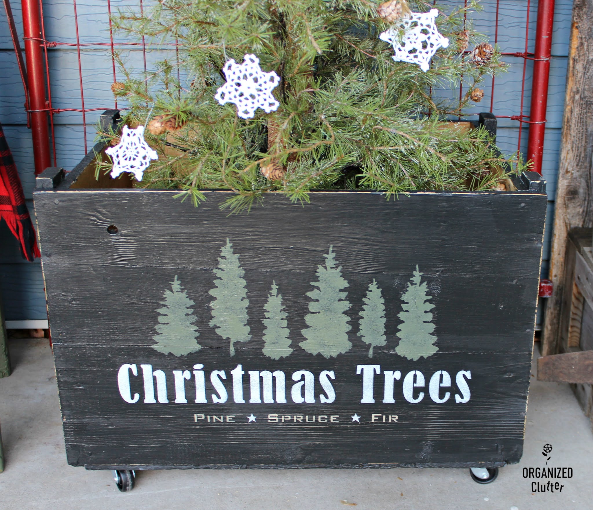 A Painted & Stenciled Crate In A Rustic Outdoor Christmas Display ...