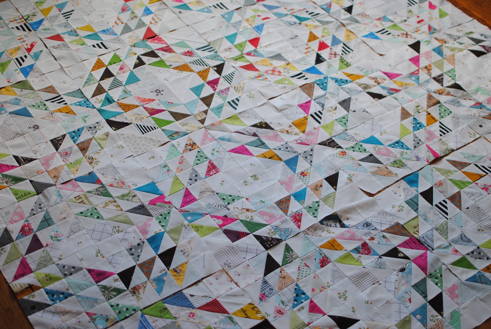 1/4" mark: Ocean Wave Quilt in Scrappy Style + quick tutorial