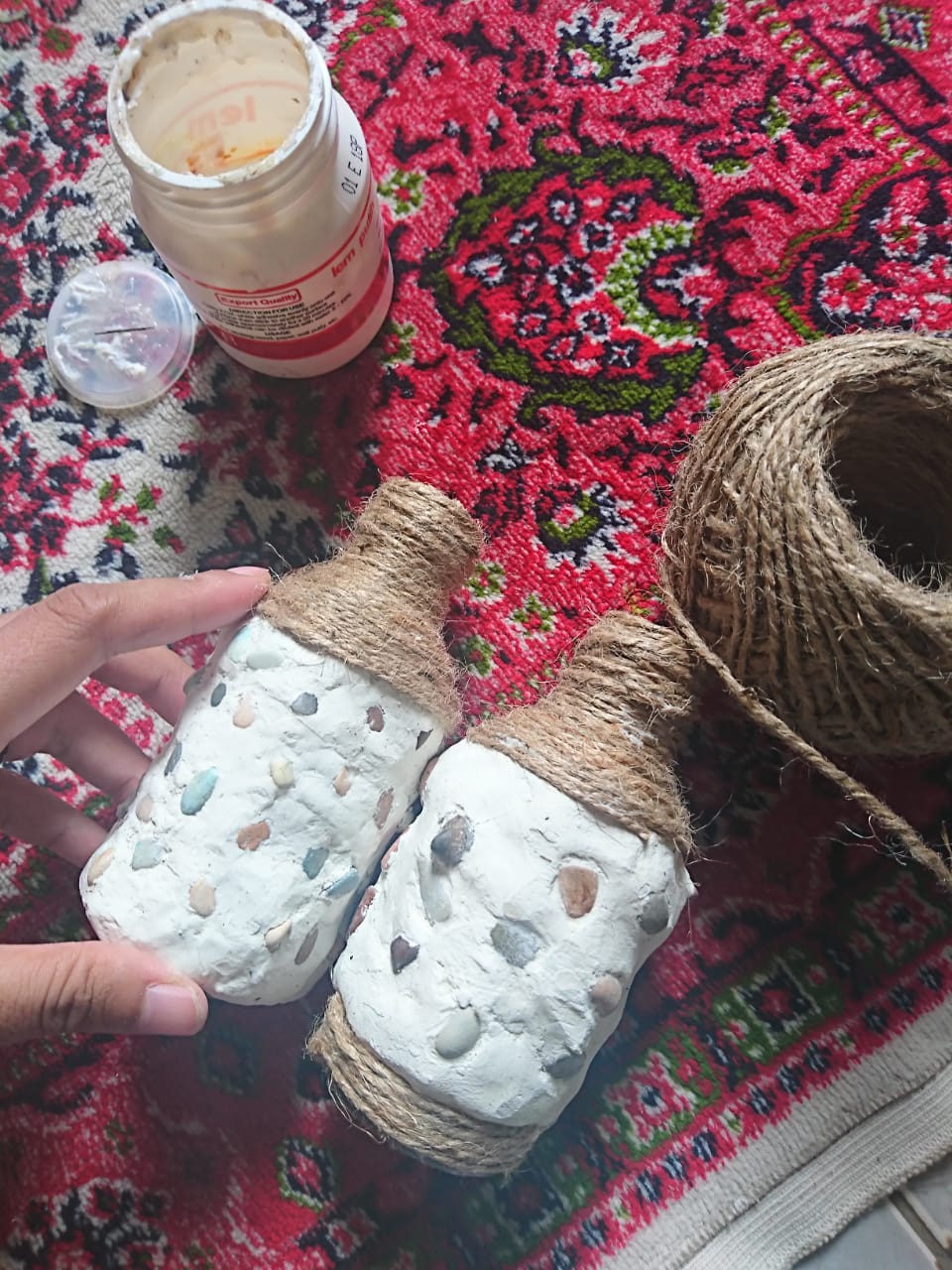 Kreasi Botol Kaca Bekas Handmade Menjadi Pot Tanaman