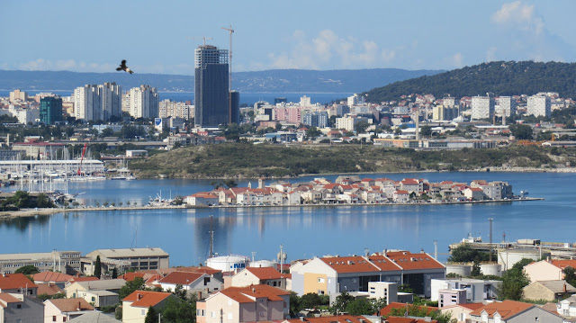 Hrvatski Pjesnici: JEKE