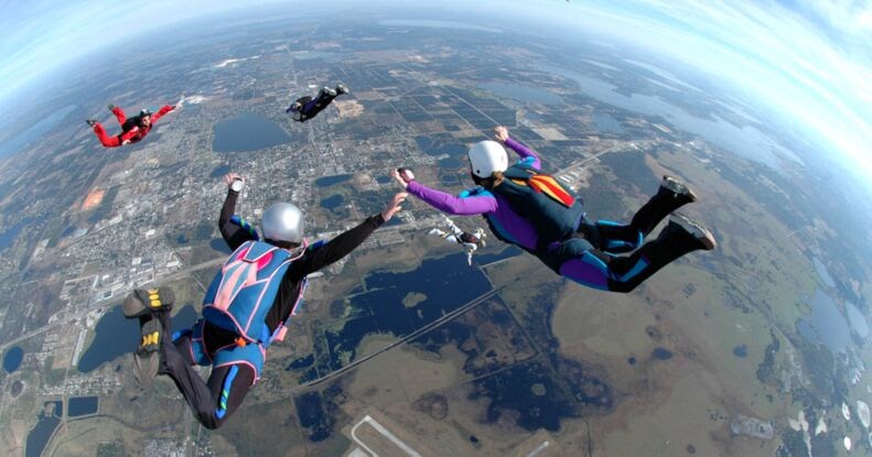 DEPORTE → SALUD: EL PARACAIDISMO