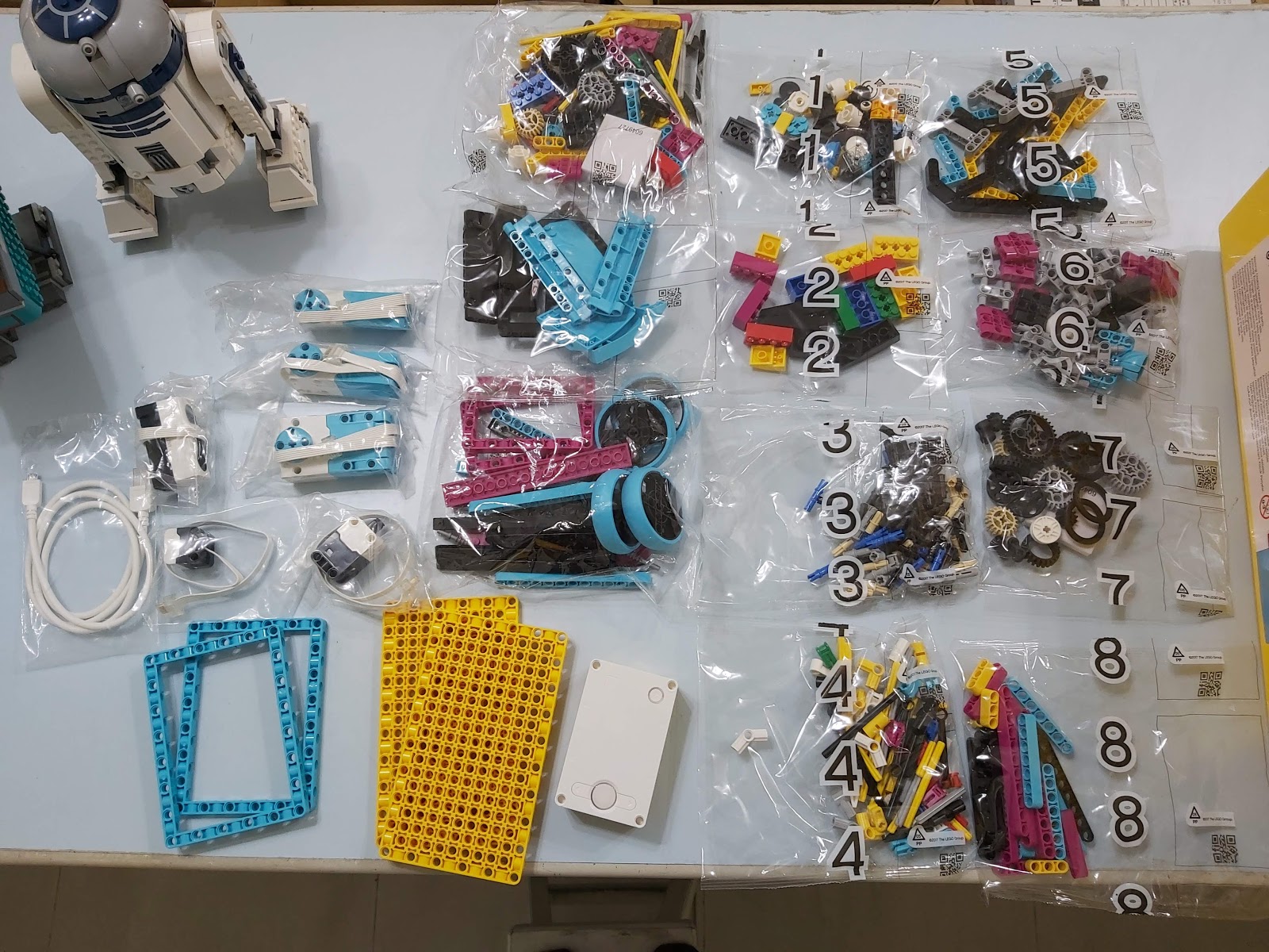 探奇 樂高機器人 LEGO SPIKE EV3 BricQ 教學 Touch Classroom : 開箱！LEGO SPIKE Prime 正式上市