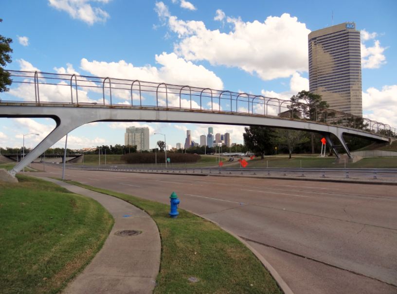 Houston in Pics: AIG Office Tower on Allen Parkway is getting roof-top