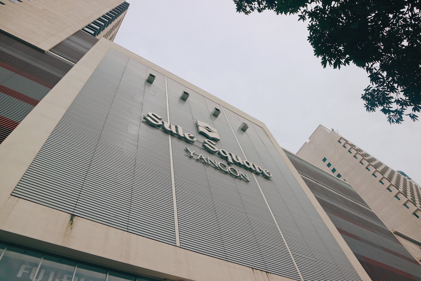 Myanmar: Yangon Downtown, Sule, and Shwedagon Pagoda - Living in the Moment