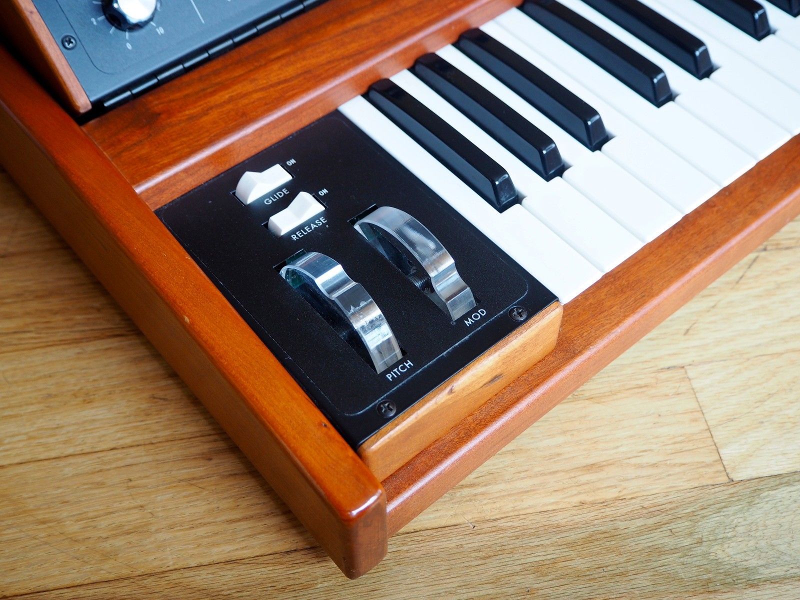 MATRIXSYNTH: Minimoog Voyager Signature Edition