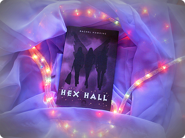 Coração Literário: [Resenha] Hex Hall - Rachel Hawkins