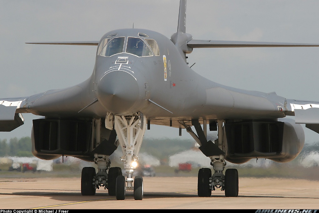 MUCHIILAS: Você conhece o bombardeiro b1-Lancer?