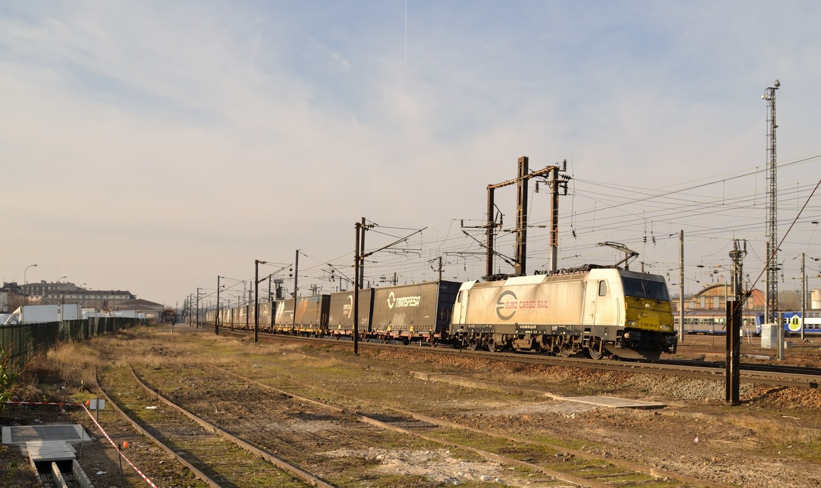 LA PASSION DU TRAIN: Creil , séances photos en plusieurs parties