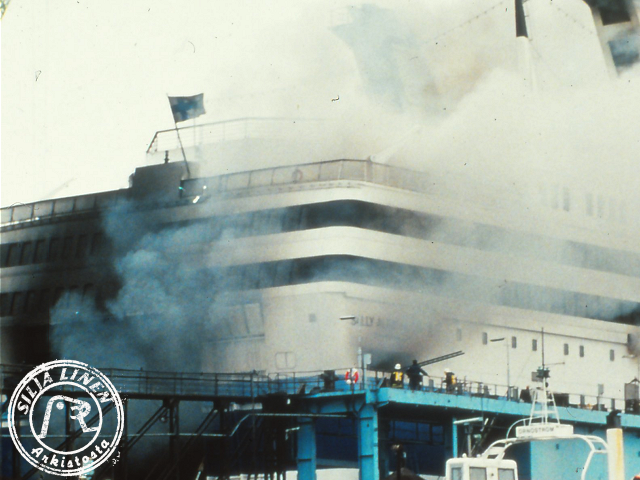 Merellä @ www.valkeatlaivat.net : Sally Line - m/s Sally Albatross