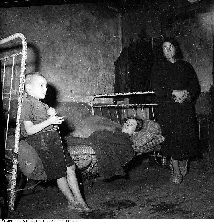 World 1900 - 1950: Dutch famine of 1944-1945 ( known as the Hongerwinter)