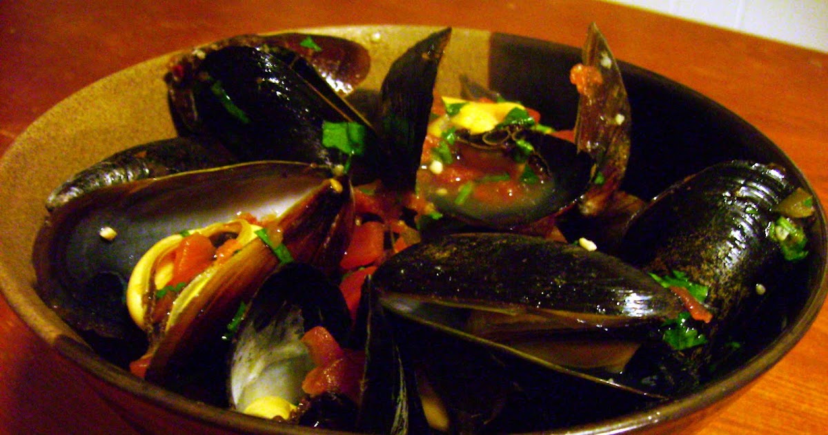 Mexican Cerveza Steamed Mussels