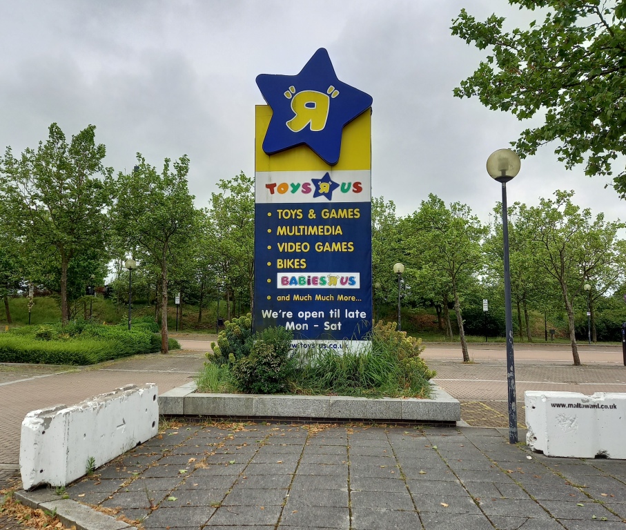 The Ham and Egger Files: Toys R Us in Milton Keynes