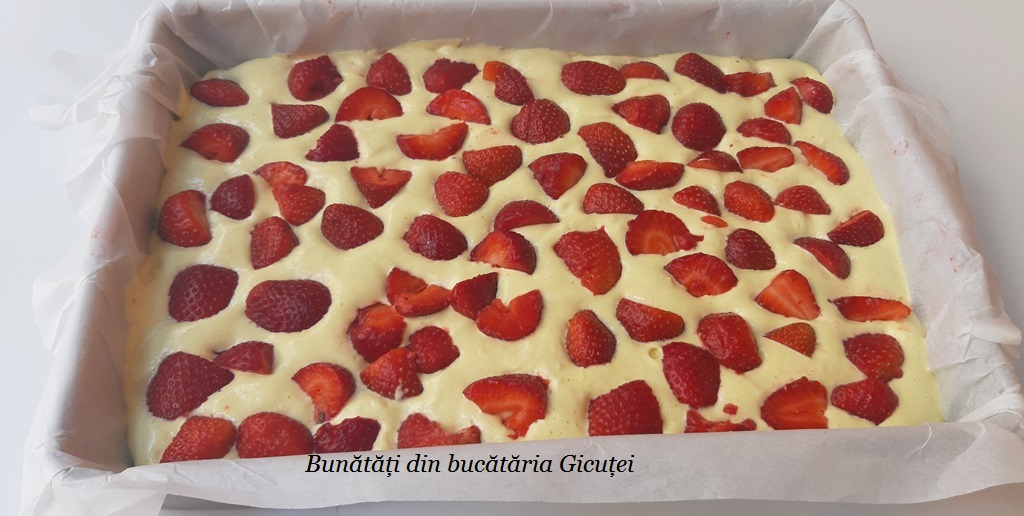 Pandispan pufos cu capsuni - Bunătăți din bucătăria Gicuței