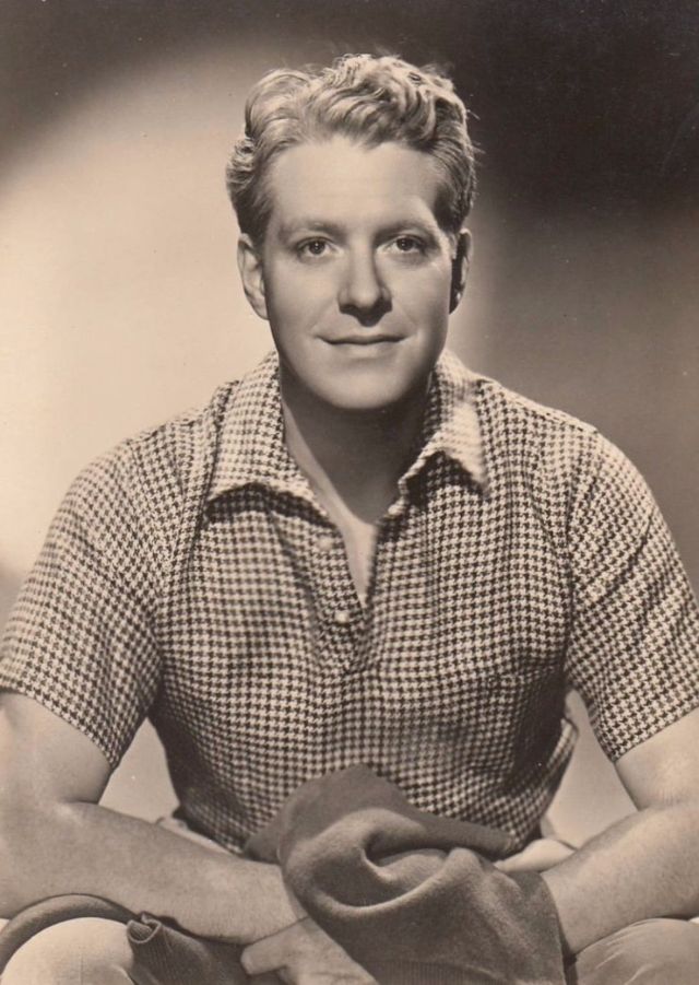 35 Handsome Portrait Photos of Nelson Eddy in the 1930s and ’40s ...