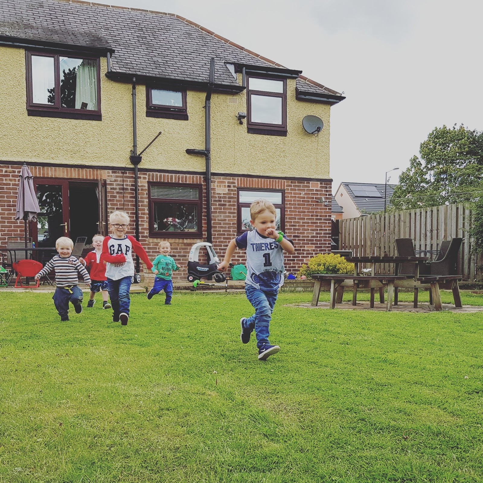 5 Reasons Your Children Should Be Playing Outside Right Now ... The ...