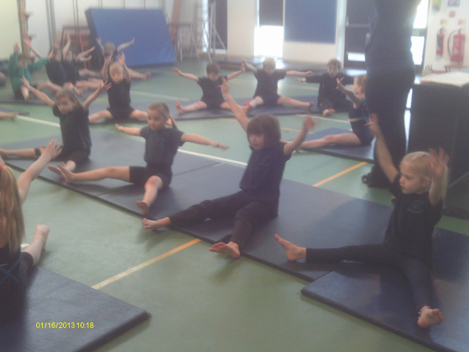 Year 2 - Beanstalk Base: PE - Gymnastics display
