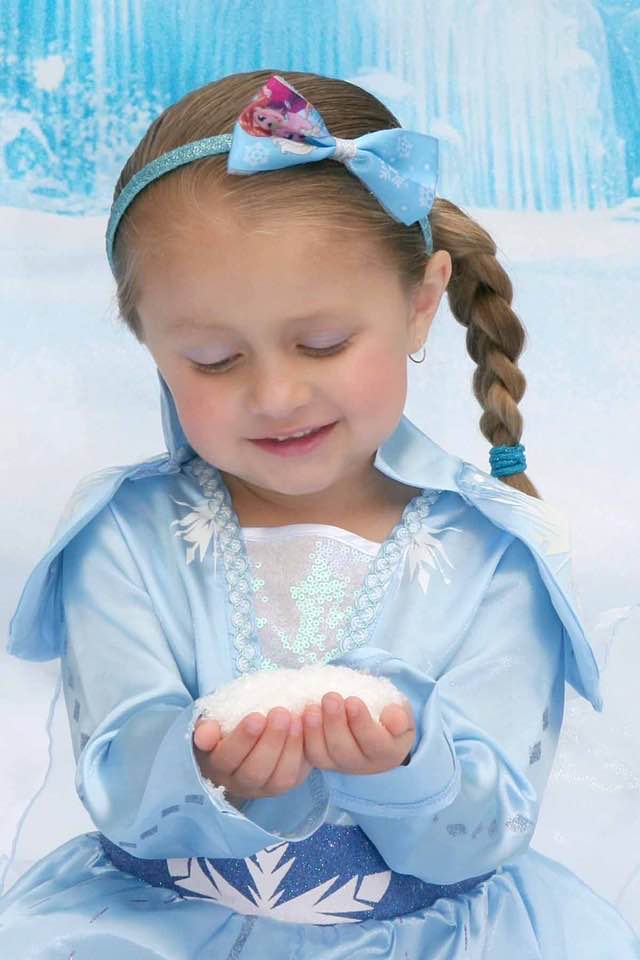 {Elsa, Anna and Family}