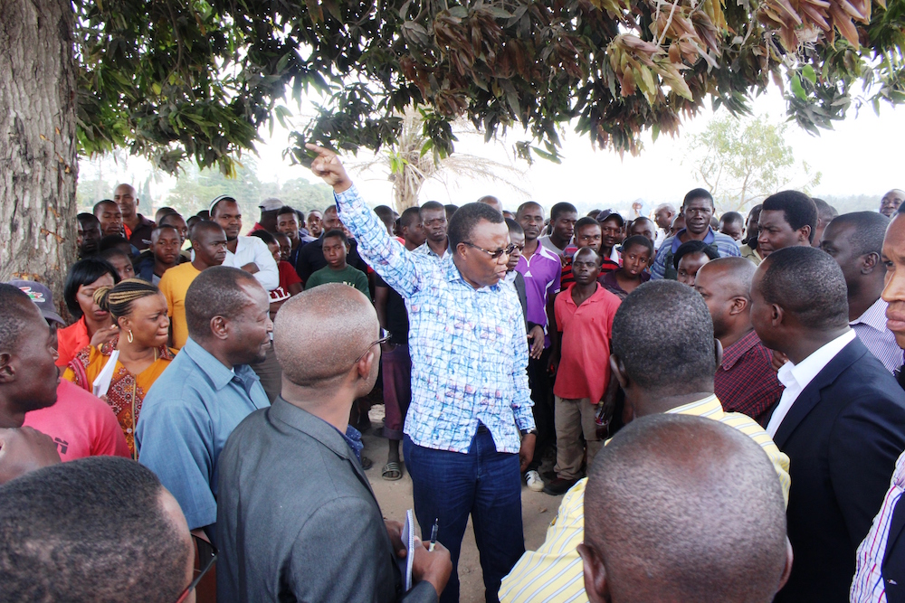 WAZIRI LUKUVI ATEMBELEA ENEO LA KILICHOKUWA KIWANDA CHA NGUO CHA ...