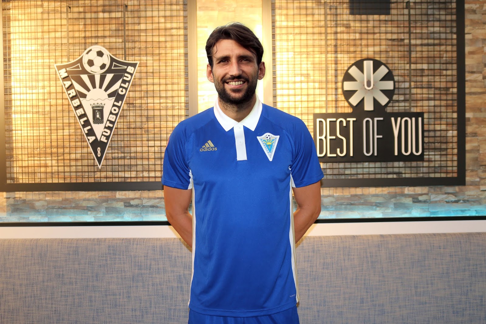 Oficial: Marbella FC, Álex Bernal renueva hasta 2021