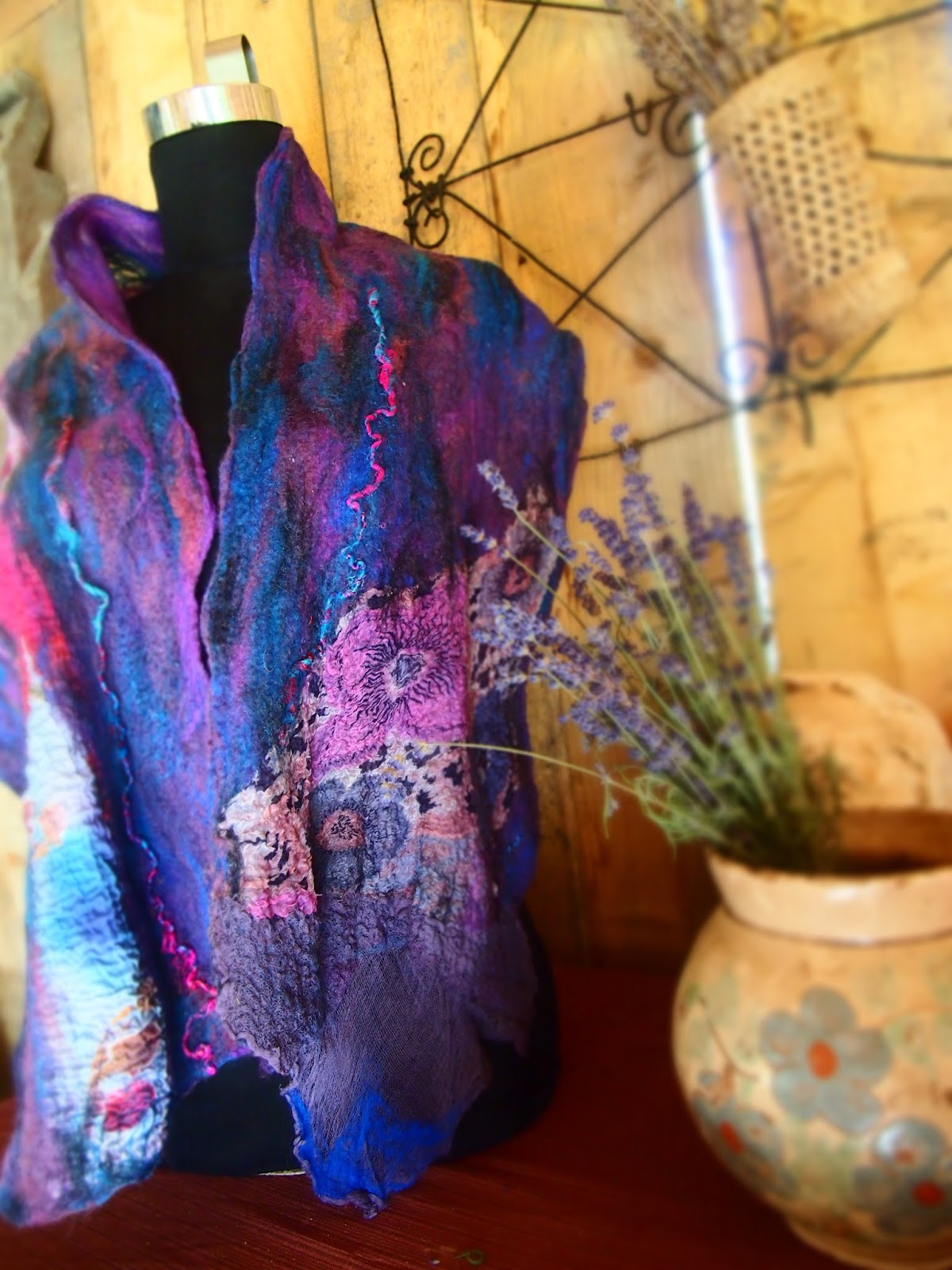 Eszter Nemez Műhelye: Selyem nemez/Nuno-nemez