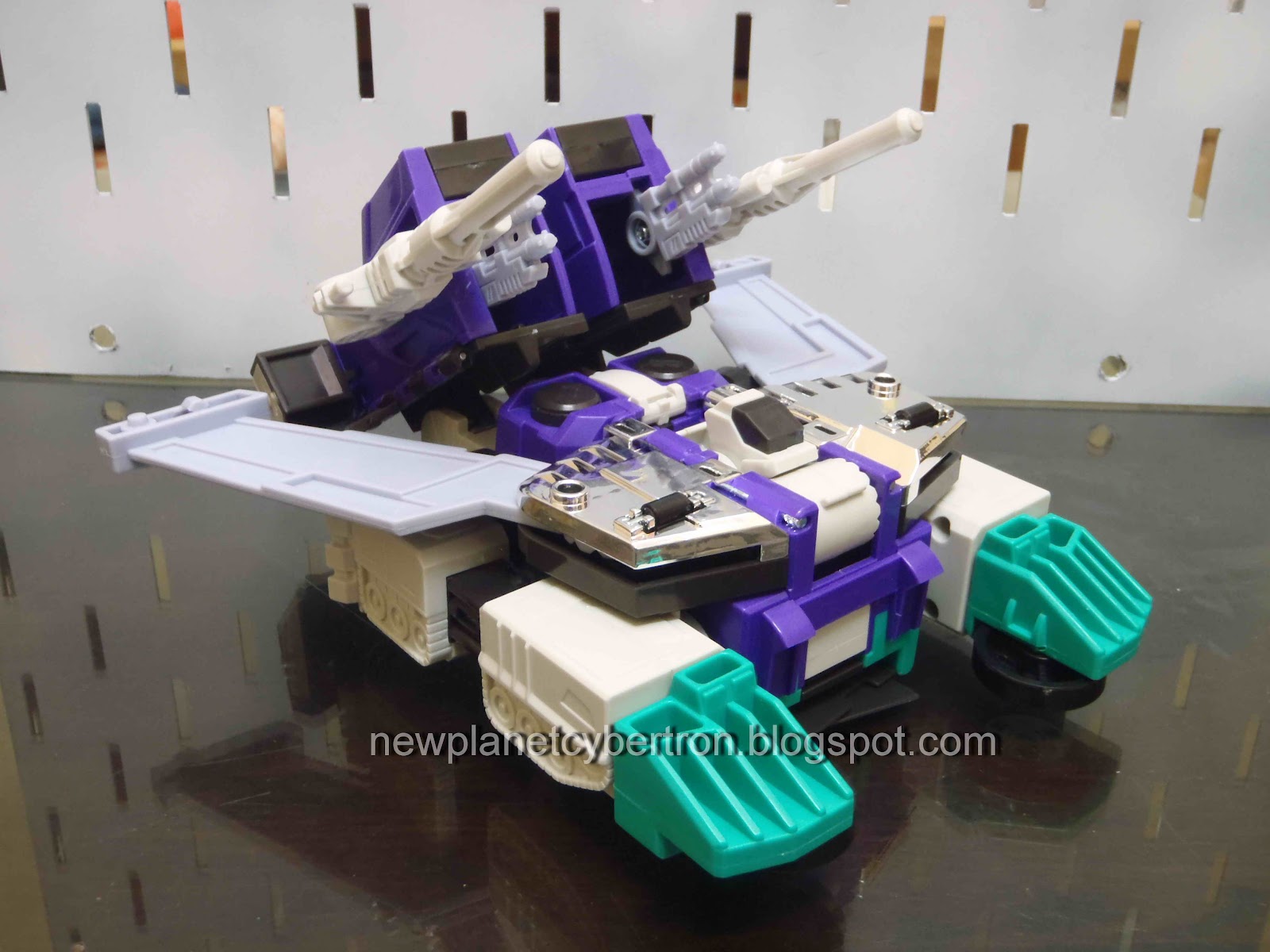 New Planet Cybertron: Transformers Review – Sixshot (G1 2002)
